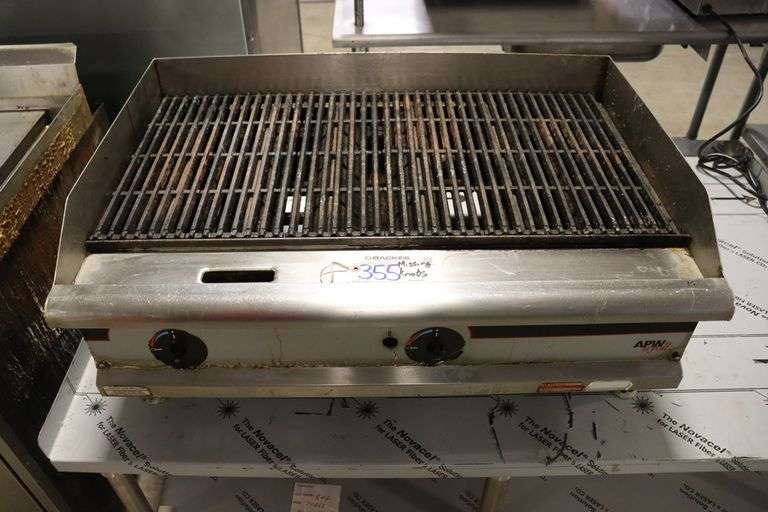 APW Wyott 36” gas radiant char grill - missing knobs - needs light ...