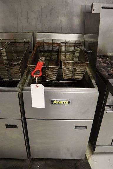 Anets SLG100 gas 70# fryer - appears good but will need cleaned ...