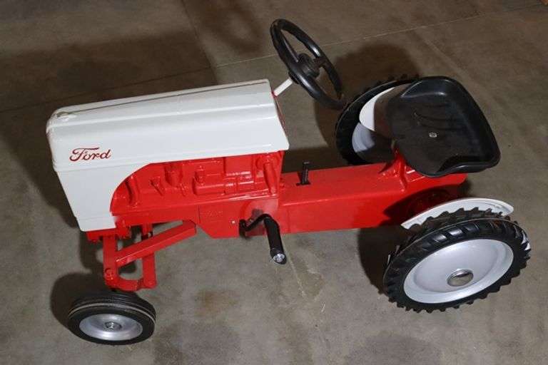 Scale Models Ford Die Cast Pedal Tractor - excellent condition - Farm ...