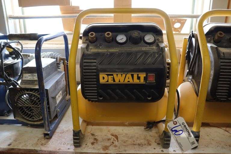 DeWalt DWFP55130 portable 2-1/2 gallon air compressor - Backes ...