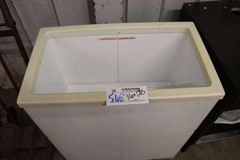 16" x 28" Portable bunker display case - Backes Commercial Auctioneers