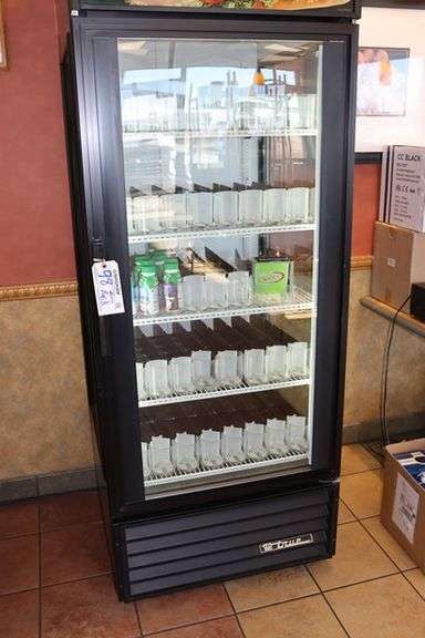True GEM-26 glass 1 door cooler - nice - Backes Commercial Auctioneers
