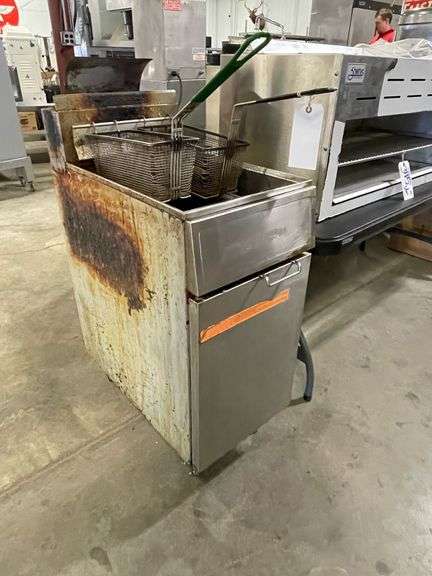 Frymaster GF14SD gas 40 lb. fryer with baskets - needs a good deep ...