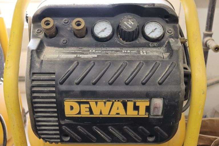 DeWalt DWFP55130 portable 2-1/2 gallon air compressor - Backes ...