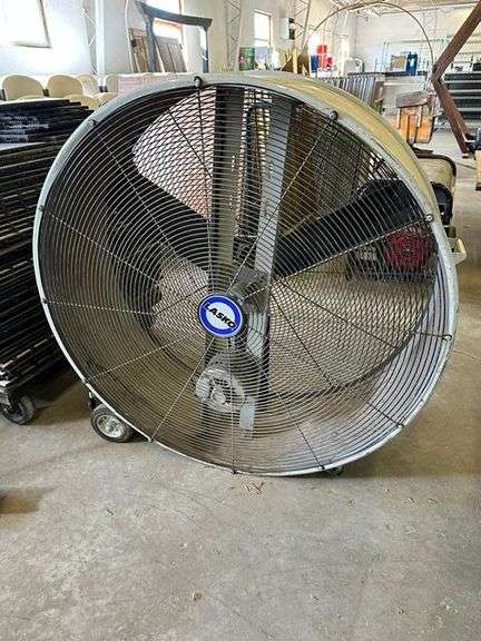 Lasko 44" portable floor fan - Backes Commercial Auctioneers