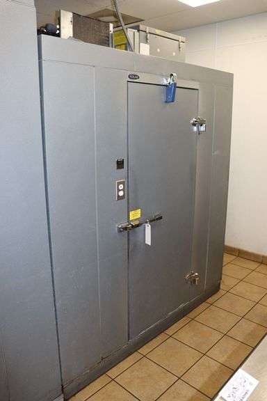Norlake 6' x 6' x 79" talk self contained walk in freezer with floor ...