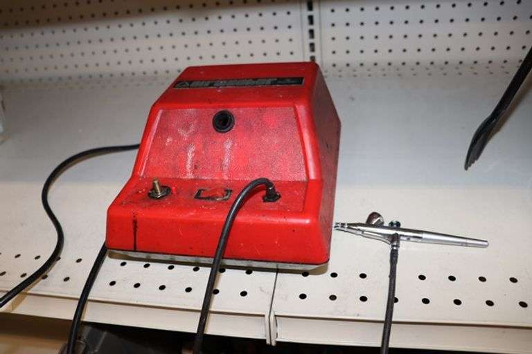 Air Master C3000R air brush with tote of coloring - Backes Commercial ...