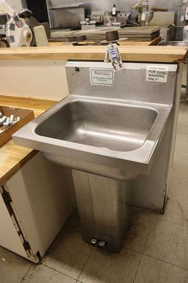 Advance 24" Stainless hand sink w/ foot control - Backes Commercial ...