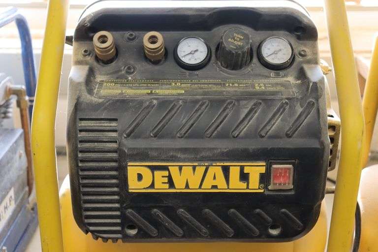DeWalt DWFP55130 portable 2-1/2 gallon air compressor - Backes ...