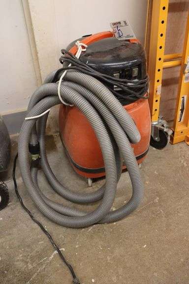 Feim 9.55.13 - 5 gallon portable shop vac - Backes Commercial Auctioneers