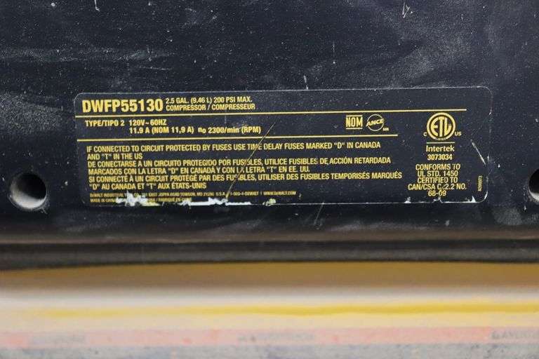 DeWalt DWFP55130 portable 2-1/2 gallon air compressor - Backes ...