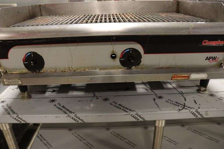 APW Wyott 36” gas radiant char grill - missing knobs - needs light ...