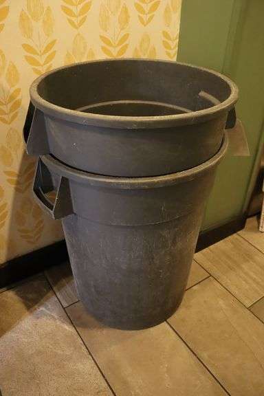 Times 2 - 32 gallon brute barrels - Backes Commercial Auctioneers