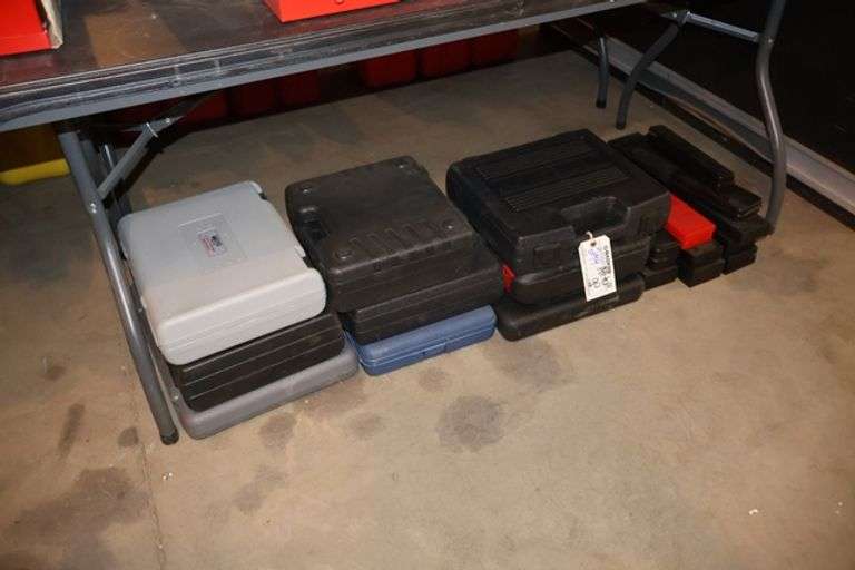 All to go - Assorted empty tool boxes - Backes Commercial Auctioneers