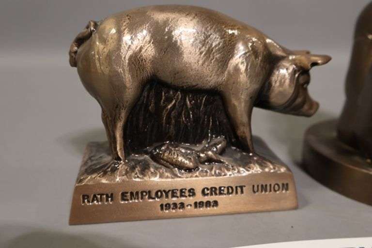 Pair to go - Raths employee credit union pig bank & Iowa Hawkeyes bank ...