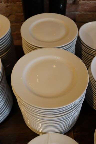 Times 45 - Tuxton 9" white plates - Backes Commercial Auctioneers