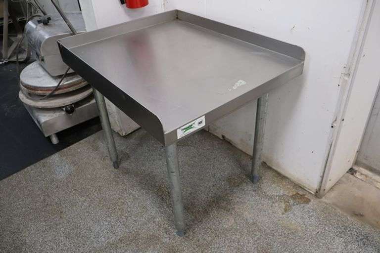 Regency 24" x 30" stainless equipment stand - Backes Commercial Auctioneers