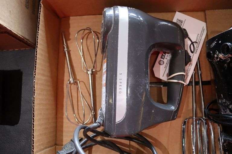 Box flat to go - 2 electric hand mixers - Backes Commercial Auctioneers