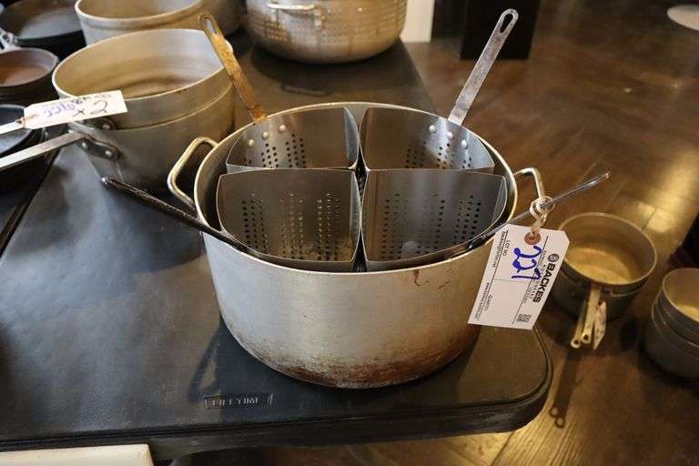 Approximately 16 qt aluminum stock pot with pasta inserts - Backes ...