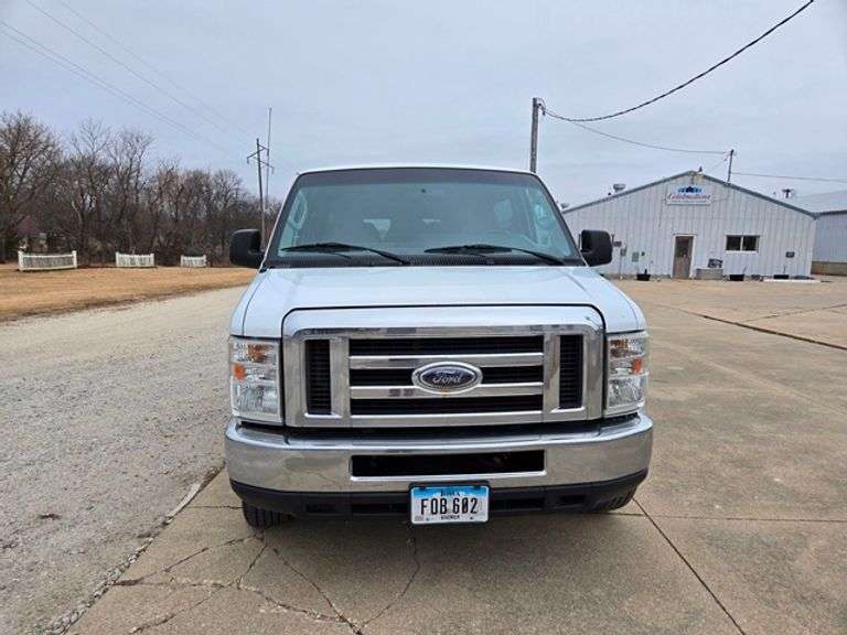 2013 Ford E350 15 passenger van - v8 gas engine - 172,000 miles - vin ...