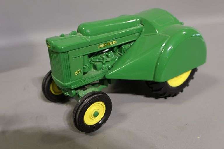 1993 Ertl 1/16 scale 1953 John Deere Model 60 orchard tractor with box ...