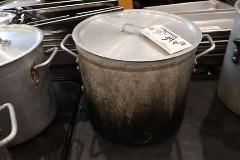 24 quart aluminum stock pot with lid - Backes Commercial Auctioneers