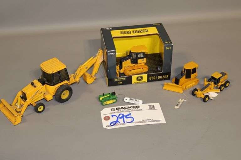 Box to go - Minatare backhoe loader, crawler dozer & grader - Backes ...