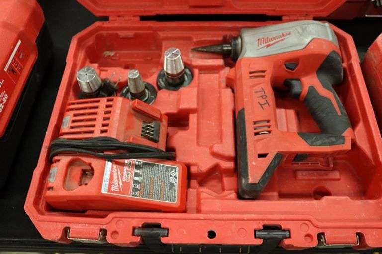 Milwaukee 2632-20 battery operated M18 pex expansion tool with charger ...