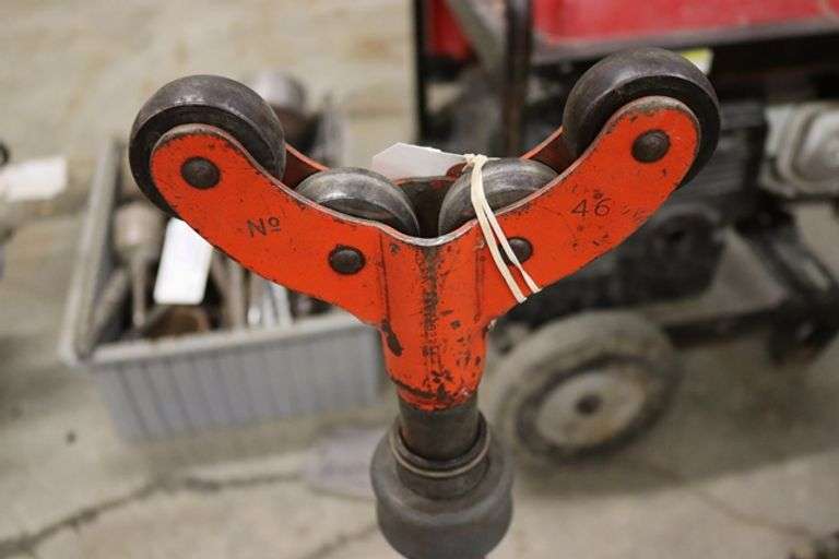 Ridgid adjustable roller stand - Backes Commercial Auctioneers