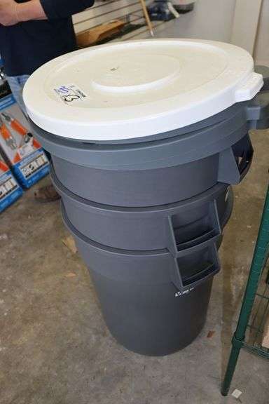 Times 3 - Winco #37 brute barrels with lids - Backes Commercial Auctioneers