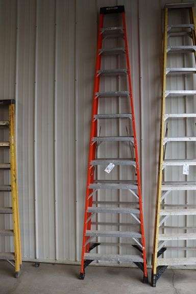 Werner 12' red fiberglass step ladder - only buying 1 ladder - picture ...