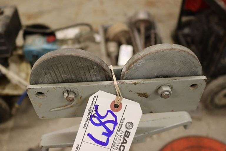 Ridgid adjustable roller stand - Backes Commercial Auctioneers