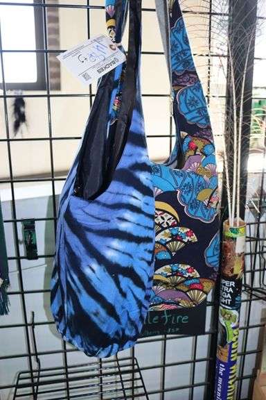 Pair to go - home bags - Backes Commercial Auctioneers