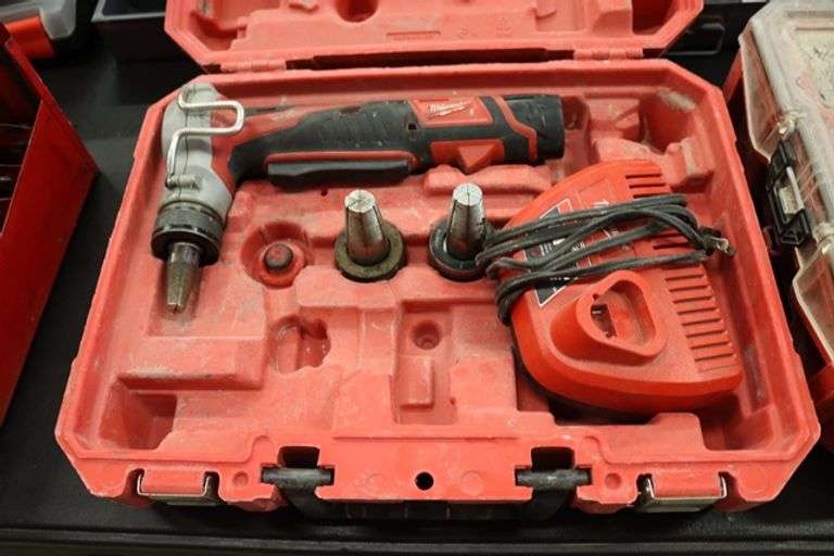 Milwaukee 2432-20 battery operated M12 pex expansion tool with 1 ...