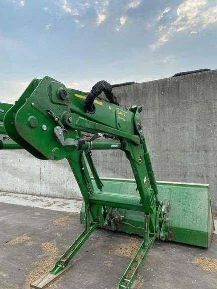 JD Loader 640R - fits JD 6155m - Beekman Auctions Ltd