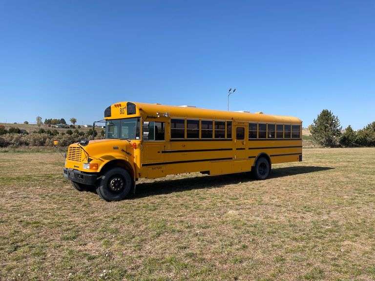 2000 International 3800 School Bus - Booker Auction Company