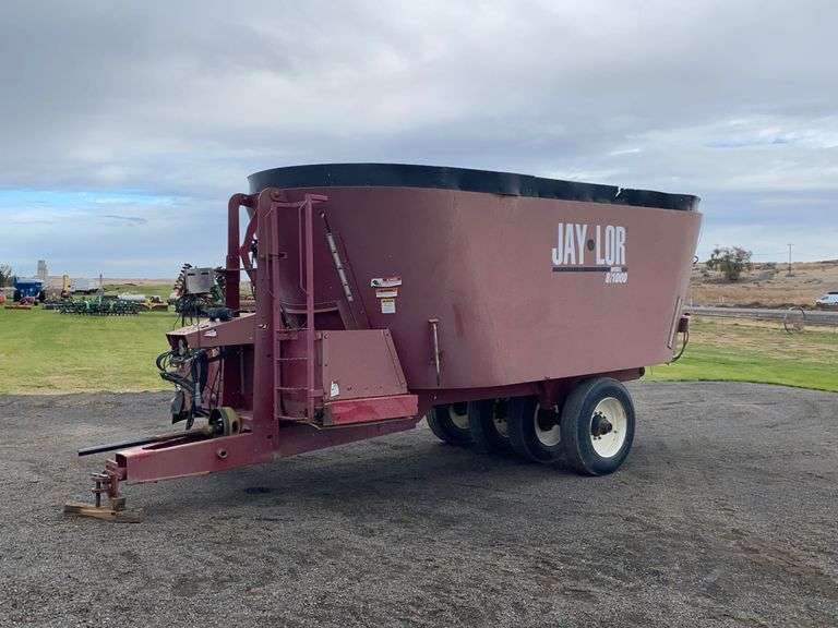 Jay Lor 4875 Feed Mixer - Booker Auction Company
