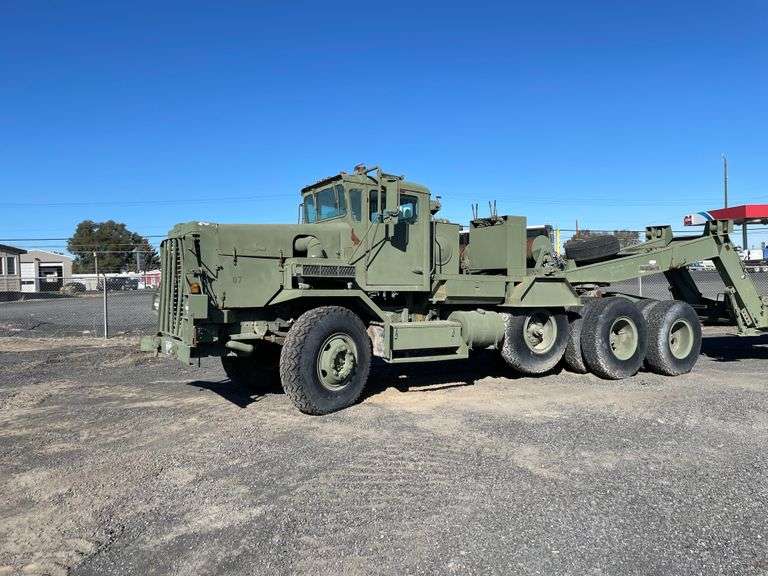 1977 Oshkosh M911 Tractor Truck - Booker Auction Company