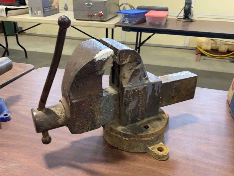 American Scale Co Vise - Booker Auction Company