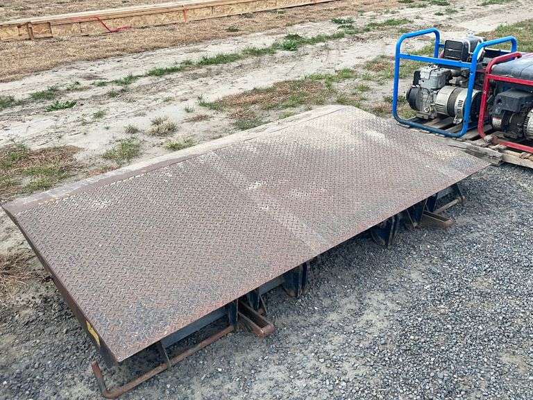 3000 lb Lift Gate - Booker Auction Company