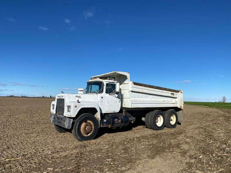 1984 Mack R686ST Dump Truck - Booker Auction Company
