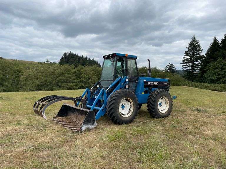 New Holland 9030 Versatile Loader - Booker Auction Company
