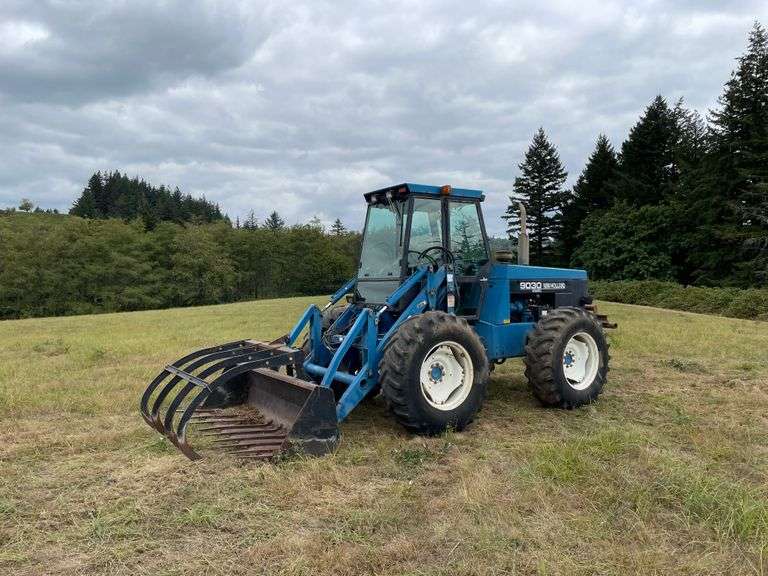 New Holland 9030 Versatile Loader - Booker Auction Company