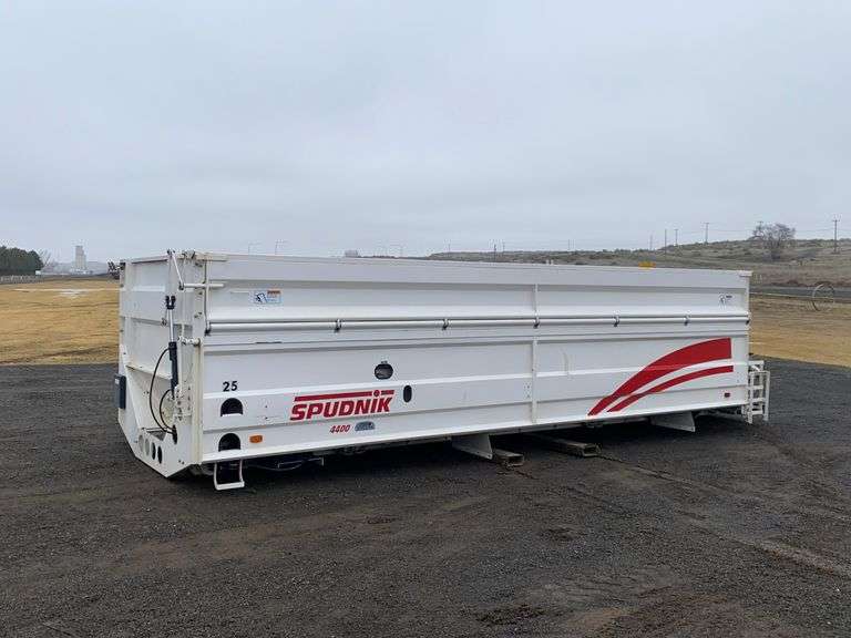 Spudnik 4400 Self Unloading Bed - Booker Auction Company