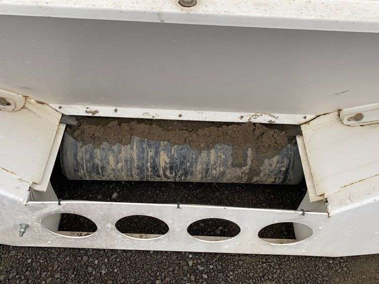 Spudnik 4400 Self Unloading Bed - Booker Auction Company