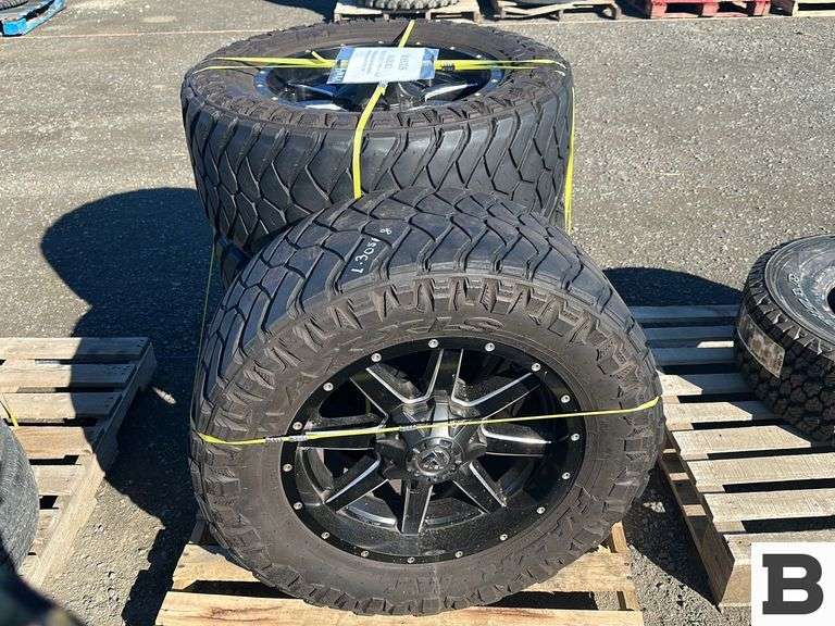 Max is Razr M/T 35x12.5 R20 LT Tires - Booker Auction Company