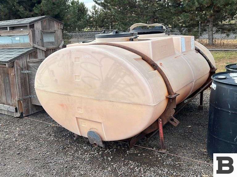 Poly Tank on Skid Frame - Booker Auction Company