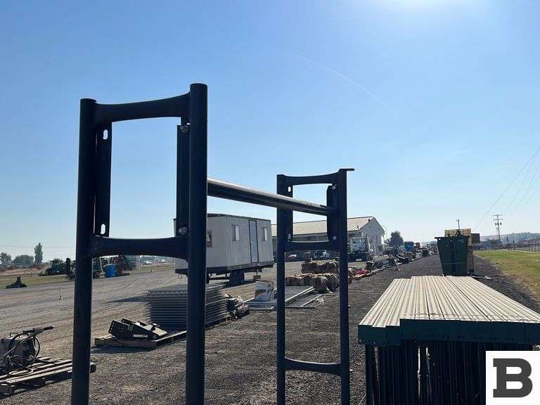 Priefert Gate Racks - Booker Auction Company