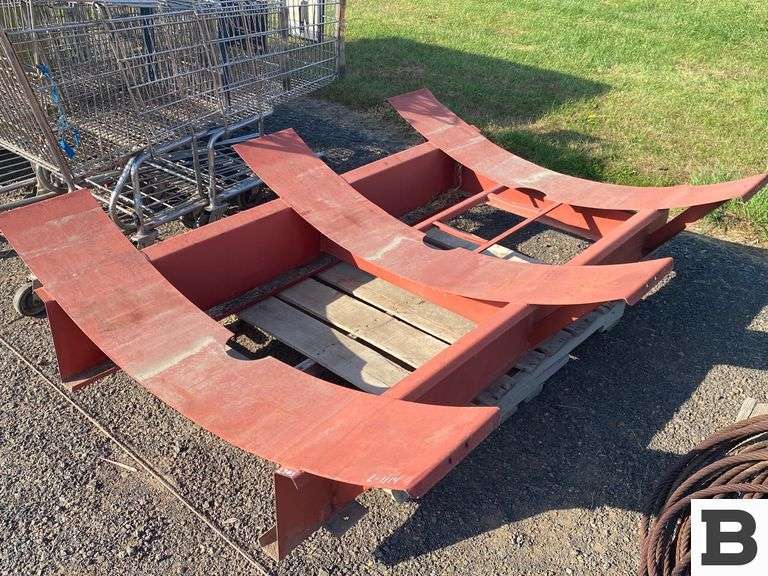 1000 Gallon Poly Tank Saddle - Booker Auction Company