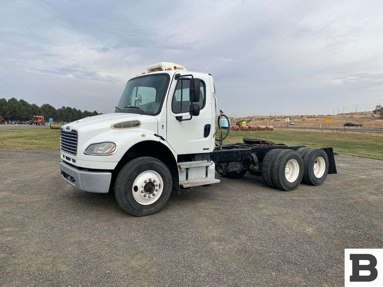 2010 Freightliner M2 Tractor Truck - Booker Auction Company